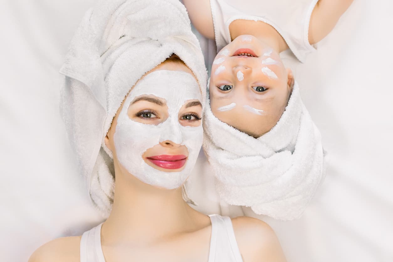 Diy White Kaolin Clay And Manuka Honey Face Mask For Sensitive Skin